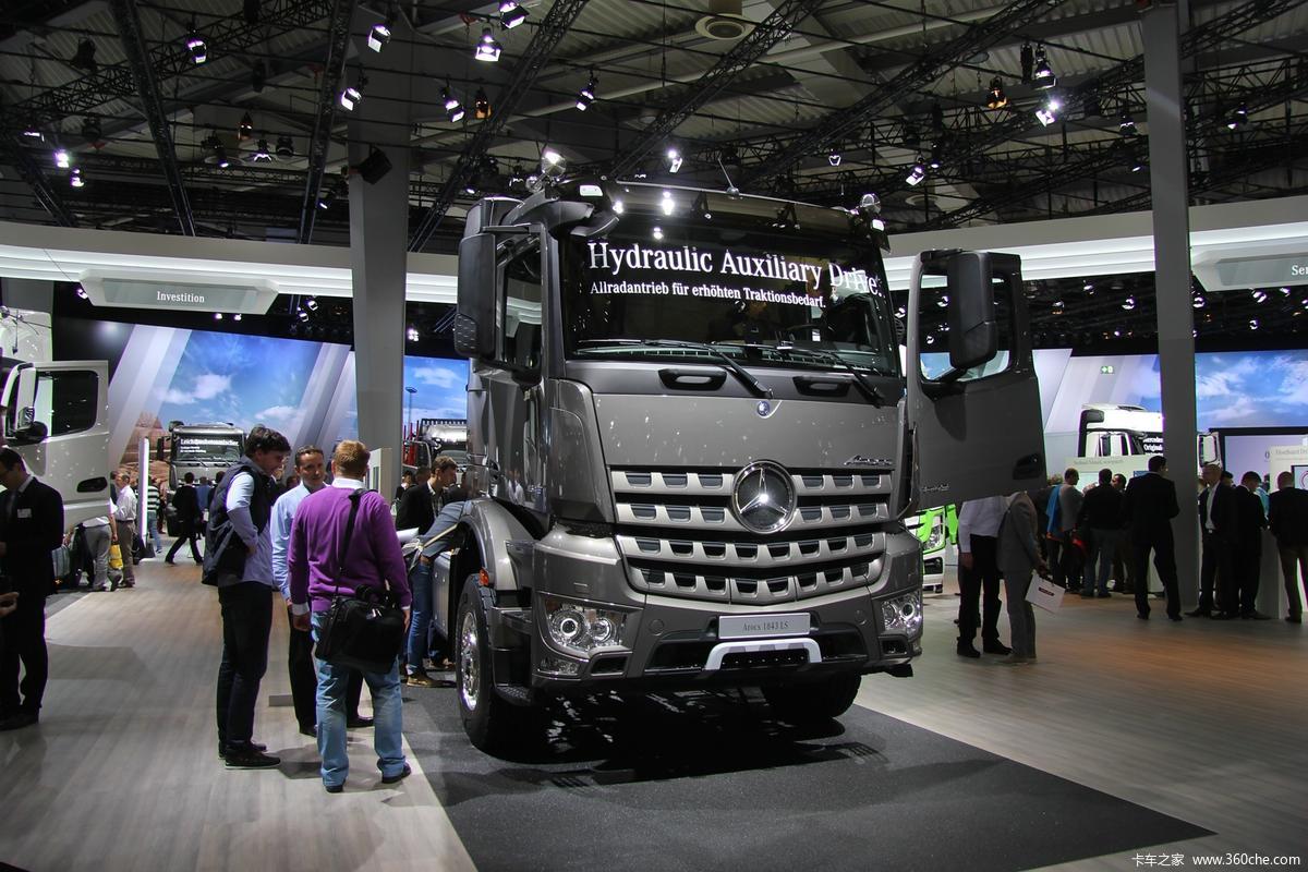 【图】汉诺威车展：奔驰 Arocs 1843 430马力 4X2 牵引车_卡车之家