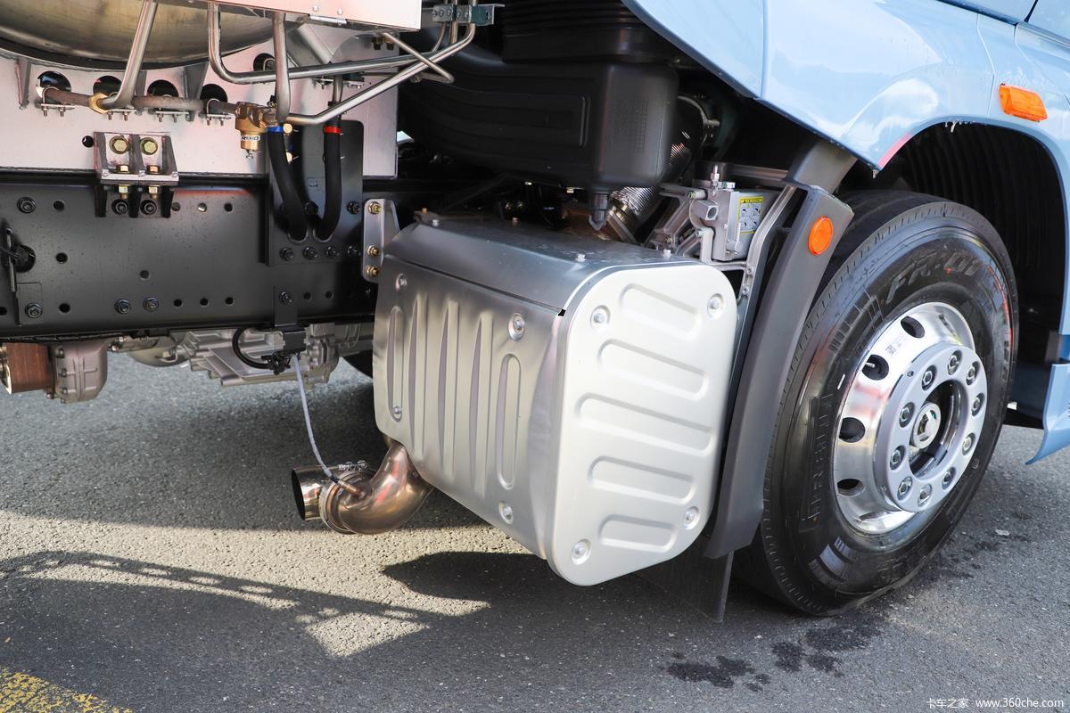 【图】一汽解放 J7重卡 创领版 600马力 6X4 LNG自动档牵引车_卡车之家